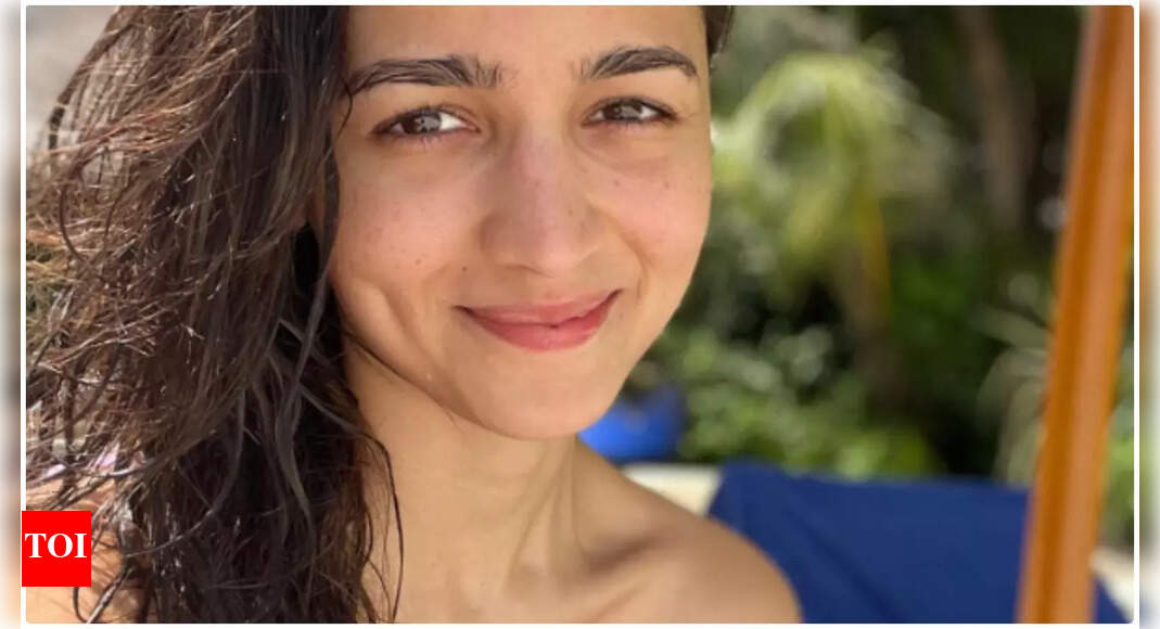 Alia Bhatt spends a sunny day by the sea; drops a cheery selfie | Hindi Movie News - Times of India