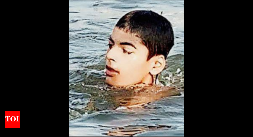 Lucknow Boy Crosses Yamuna In 10 Minutes | Prayagraj News - Times of India