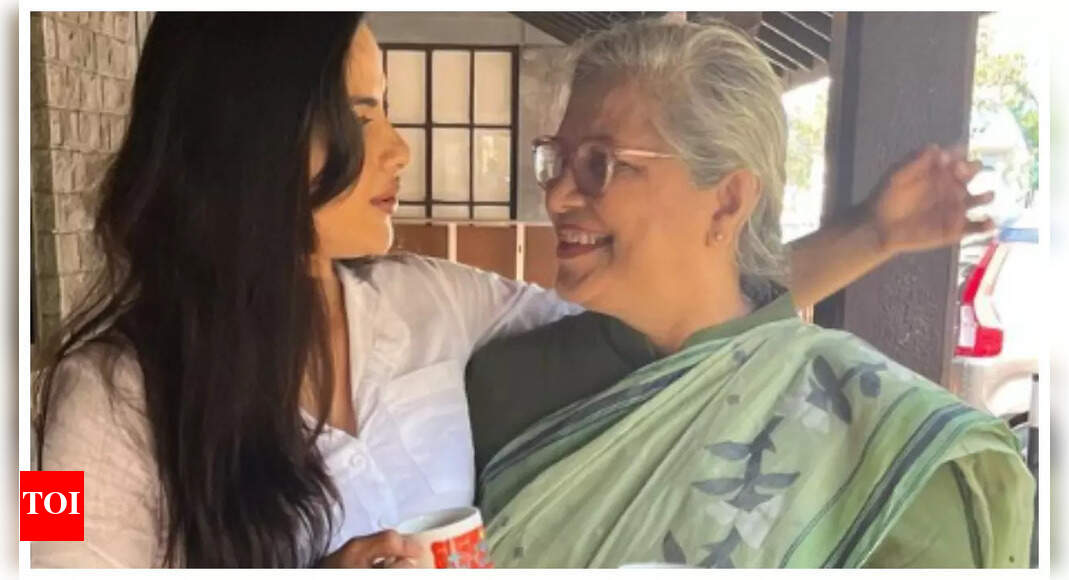 Neha Mahajan wishes her mother on her birthday with an adorable post | Marathi Movie News ...