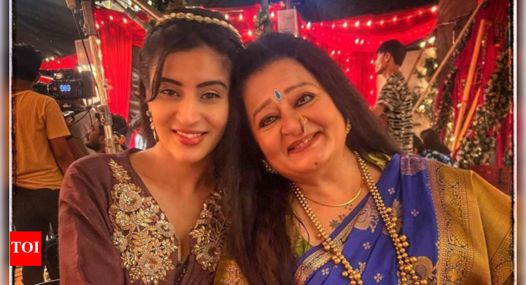 Ashlesha Savant recalls her bonding with Apara Mehta and Smriti Irani ... Ashlesha Savant recalls her bonding with Apara Mehta and Smriti Irani ...