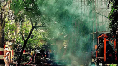 Panic on KGMU campus after firein its underconstruction building ...