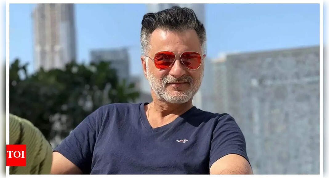 Sanjay Kapoor recalls getting mobbed while seeing Raja in the theatre ...