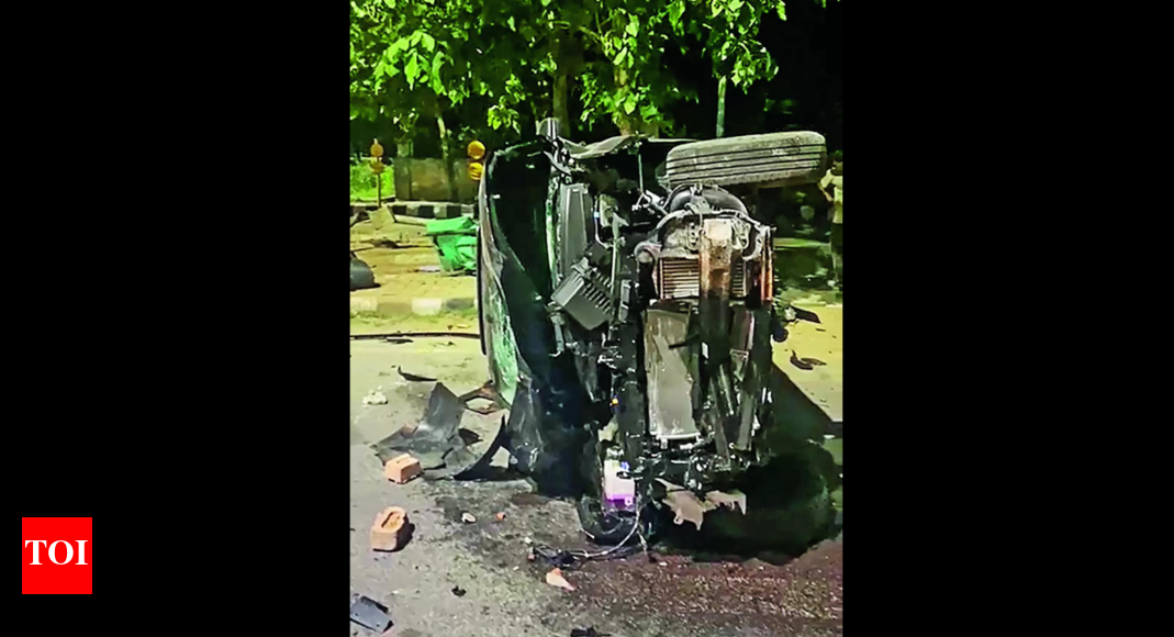 Three of a family die as car hits bike in Dwarka, driver held | Delhi ...
