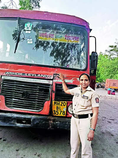 Nashik: Madhavi Salve Is First Woman To Drive Msrtc Bus On The Roads Of ...