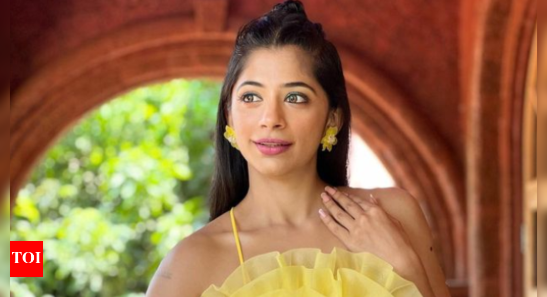 Ishq Ka Rang Safed fame Snehal Rai's car gets hit by a truck; actress ...