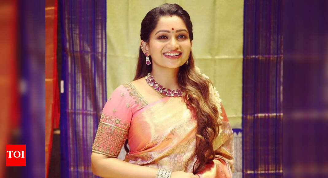 Thamizhum Saraswathiyum fame actress Nakshathra Nagesh reveals the ...