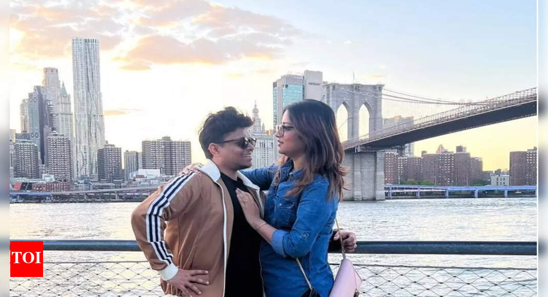 Roosha Chatterjee and hubby Anuran Roychowdhury enjoy a celebratory ...