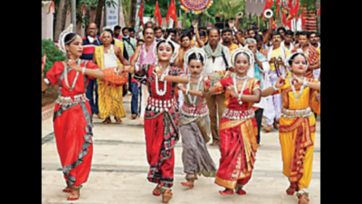 Over 40 Workers Race Against Time To Complete Kiit Temple Chariots ...