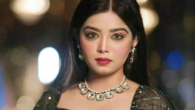 Watch: Singer Rutvi Pandya sets the stage on fire as she croons ‘Ek ...