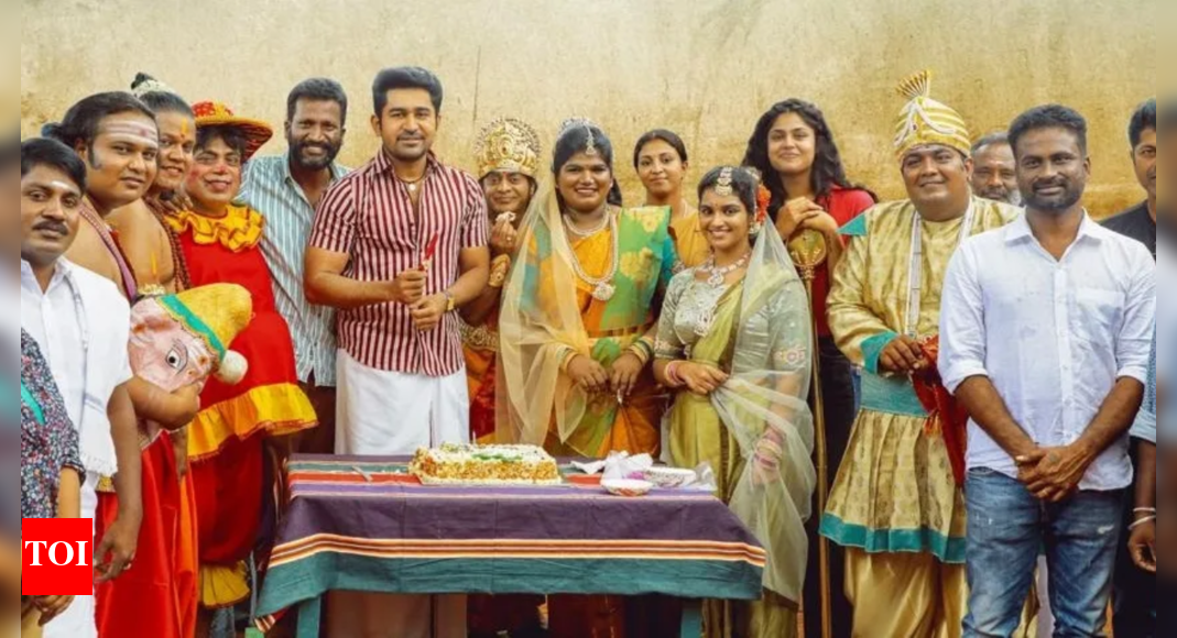 Team 'Valli Mayil' shoots for the final leg of the film | Tamil Movie ...