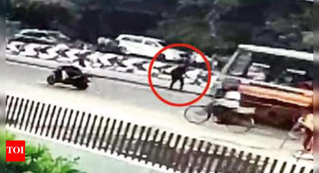 Man barges into BJP MLA Vanathi Srinivasan's office in Coimbatore ...