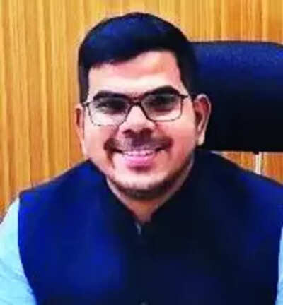 Chikodi: Chikodi Ac Gitte Helps Accident Victim In 0-hour | Hubballi ...