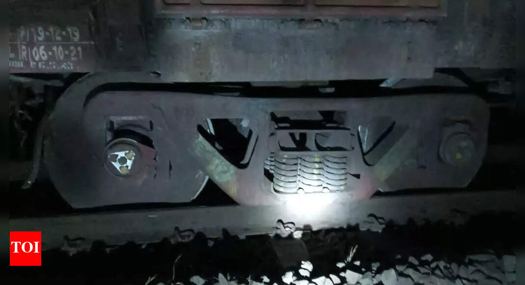 Ap Train Accident: Anakapalle Train Accident: 5 wagons of goods train ...