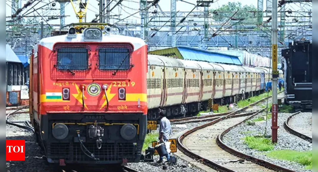 Why Coromandel Express became my favourite train | India News - Times ...