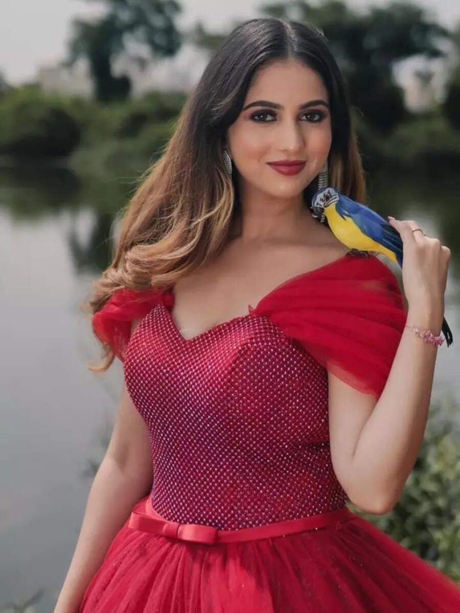 Dreamy looks of Niveditha Gowda | Times of India