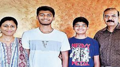 Fruits of labour: After toiling hard, NEET achievers celebrate success with family | Lucknow ...