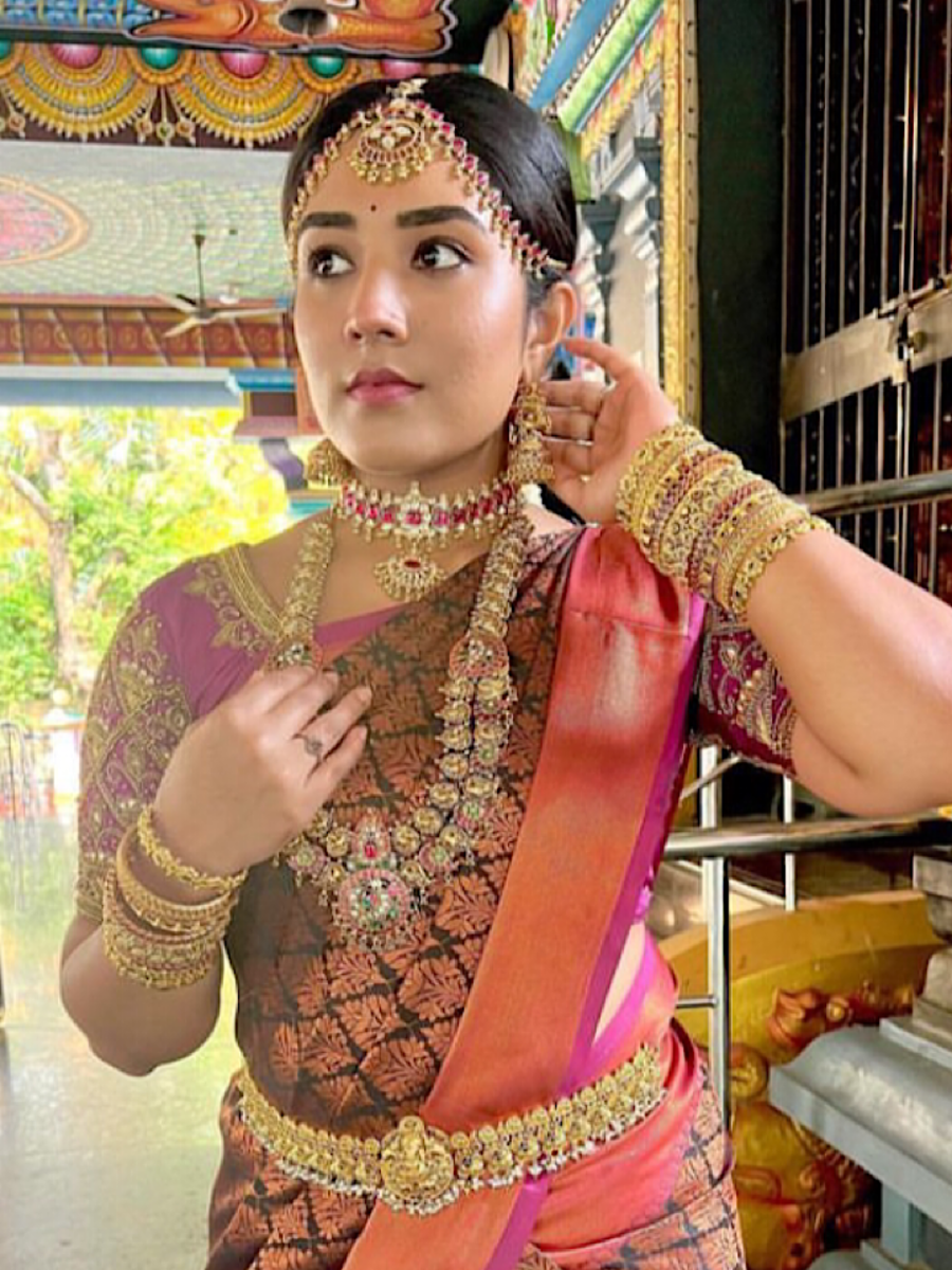 Sreenithi exudes charm in this gorgeous saree | Times of India