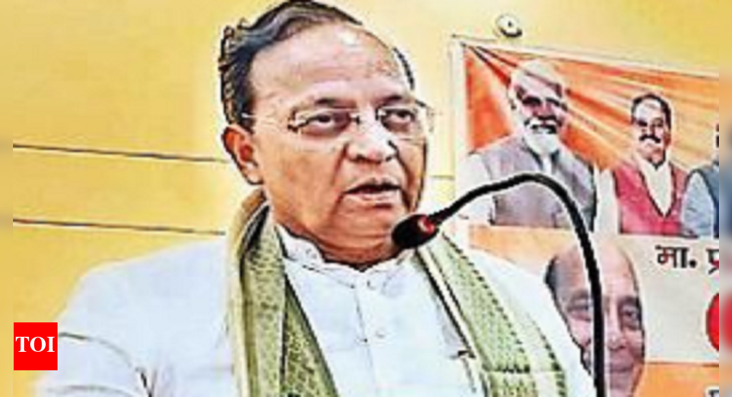 Bjp: BJP MP visits 5 families with book on 9 years of Modi govt ...