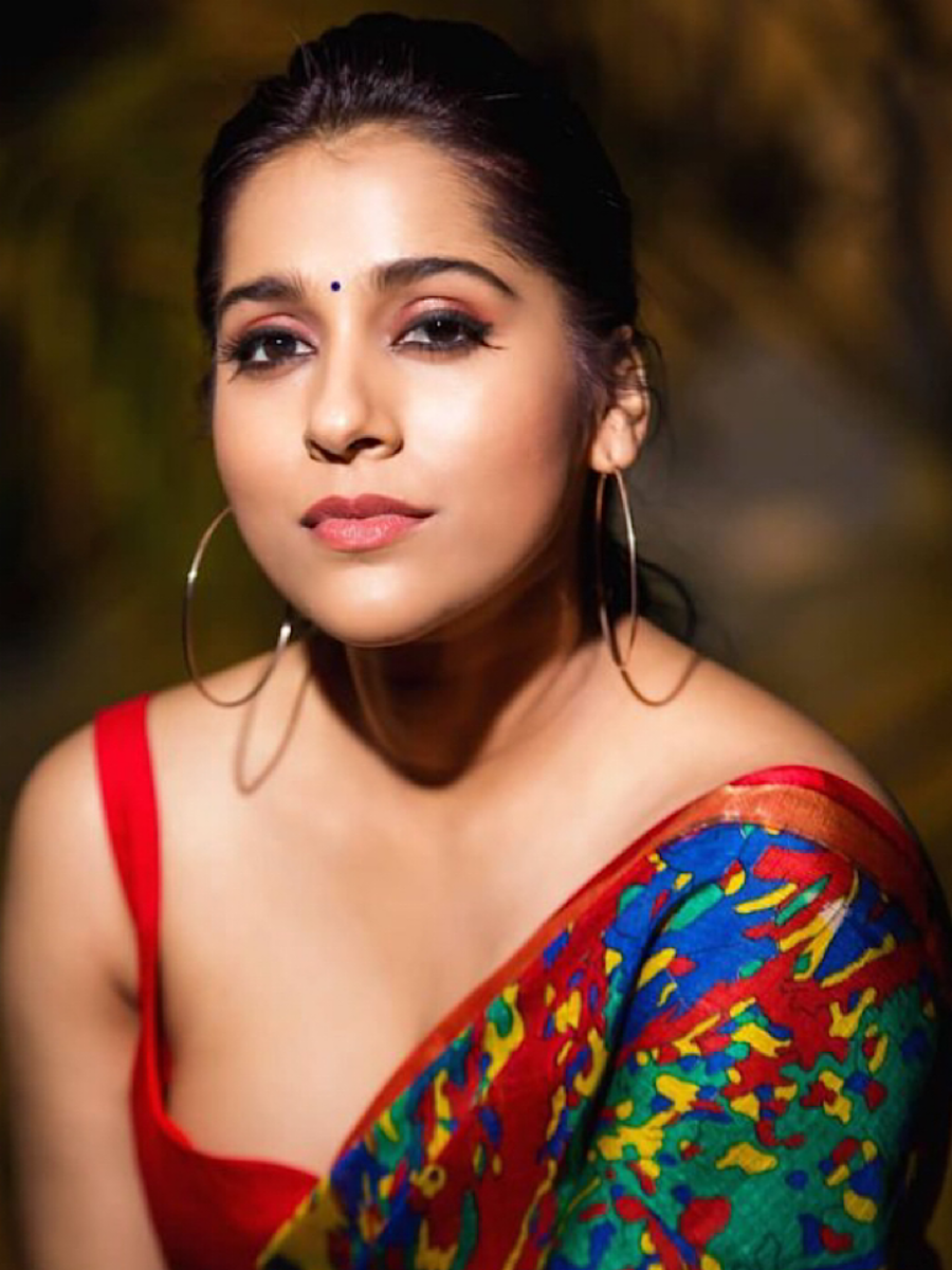 Charming looks of Rashmi Gautam | Times of India