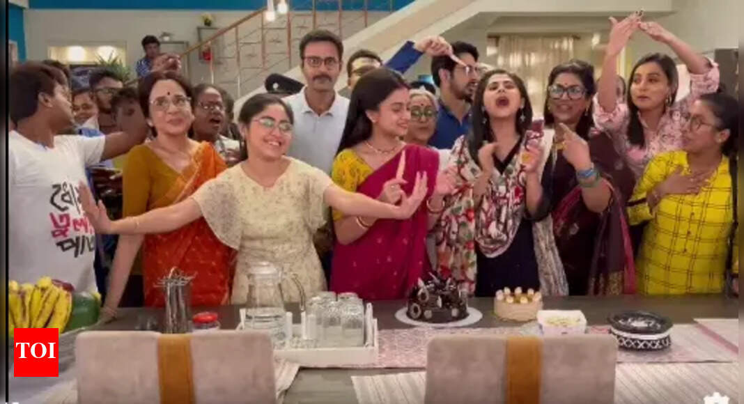 Ichche Putul completes 100 episodes - Times of India