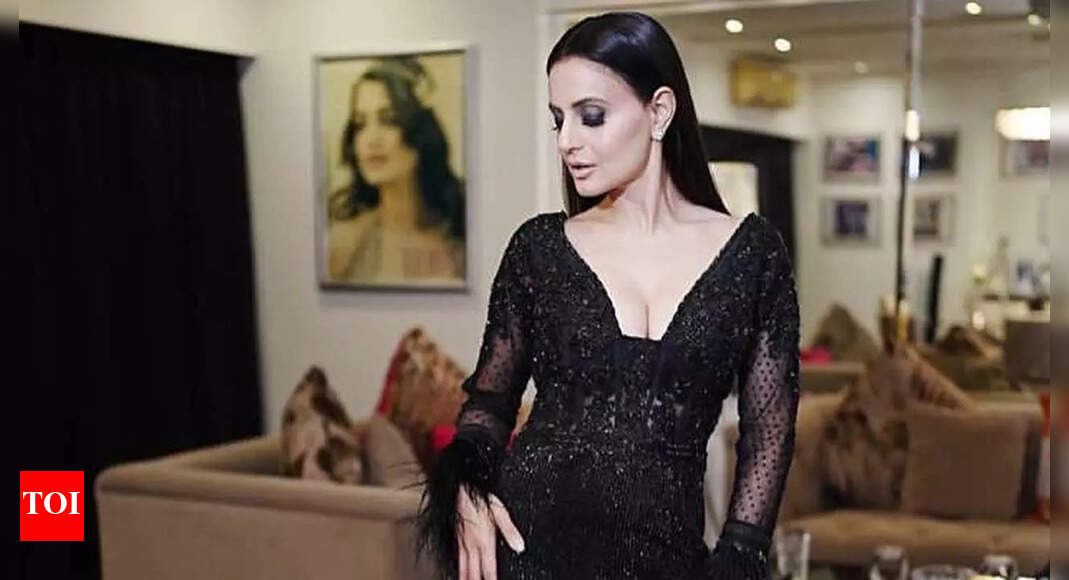 Ameesha Patel surrenders in cheque bounce case, deets inside | Hindi Movie News - Times of India