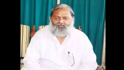 Increased complainants force Haryana home minister Anil Vij to resume ...