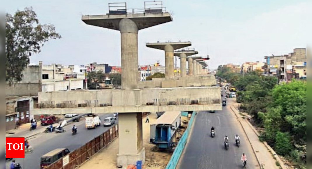 Delhi Metro News: Work for metro double-decker flyovers goes on in full swing | Delhi News ...