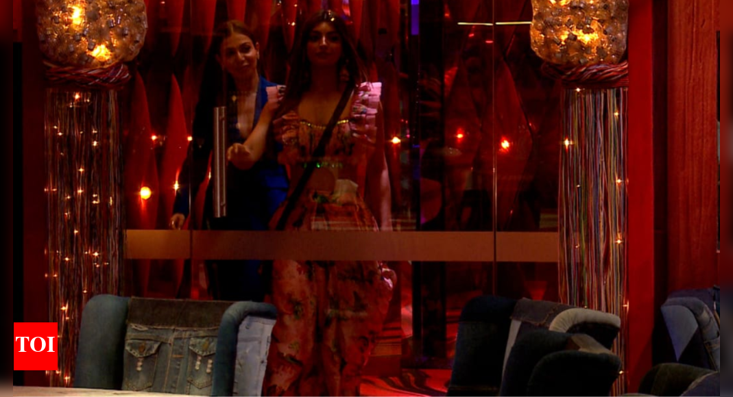Bigg Boss Ott 2 Akanksha Puri And Palak Purswani Finally Enter The
