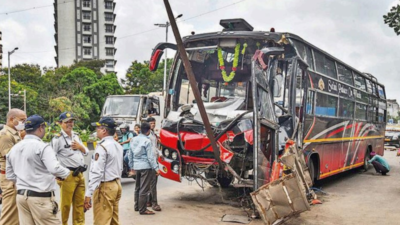 Early morn mishap: Luxury bus rams into BEST bus in Sion; five injured ...