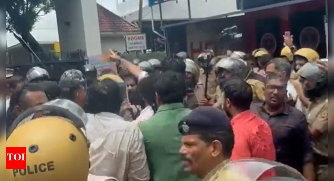 BJYM's march turns violent in Kerala’s Panangad, 37 booked | Kochi News ...