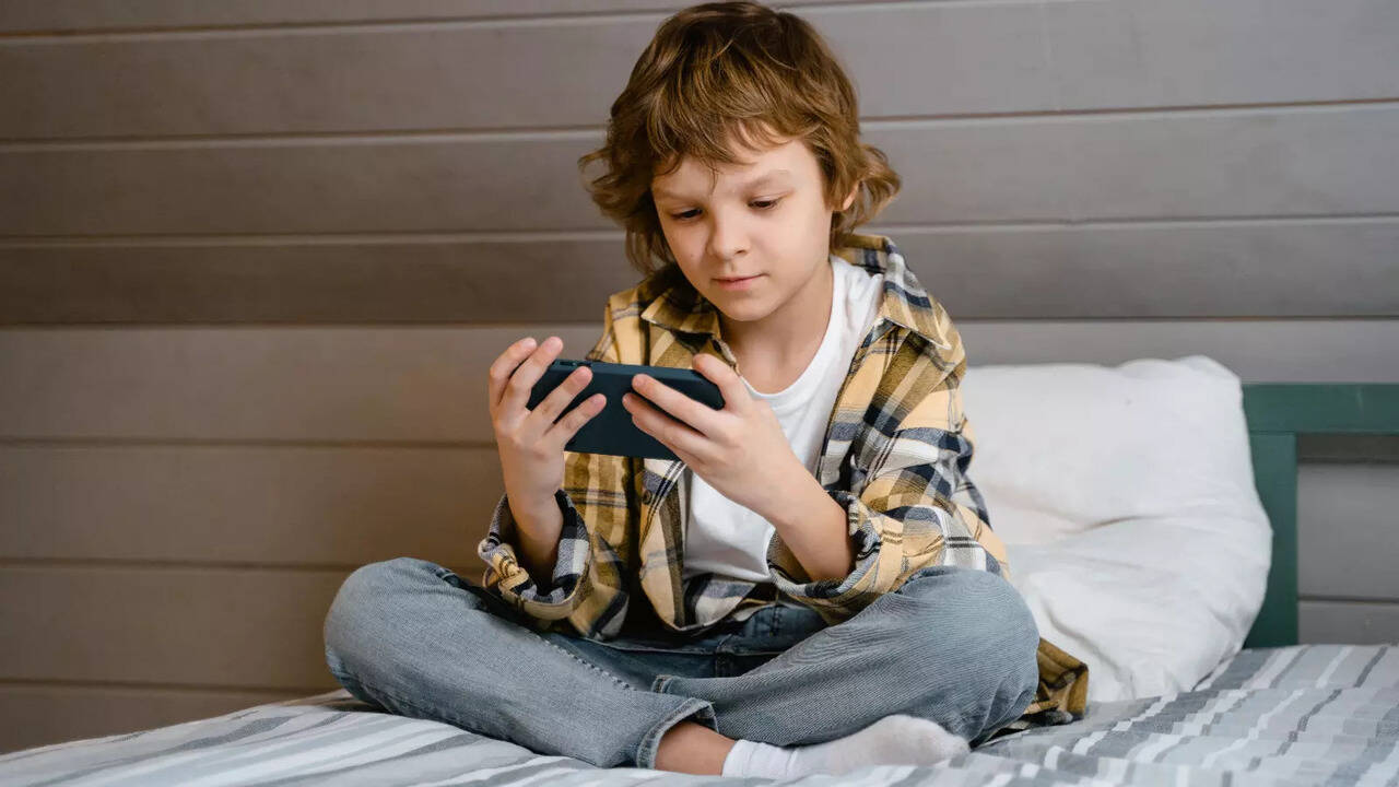 Parents Alert! Know The Bad Effects Of Mobile Addiction In Young Children