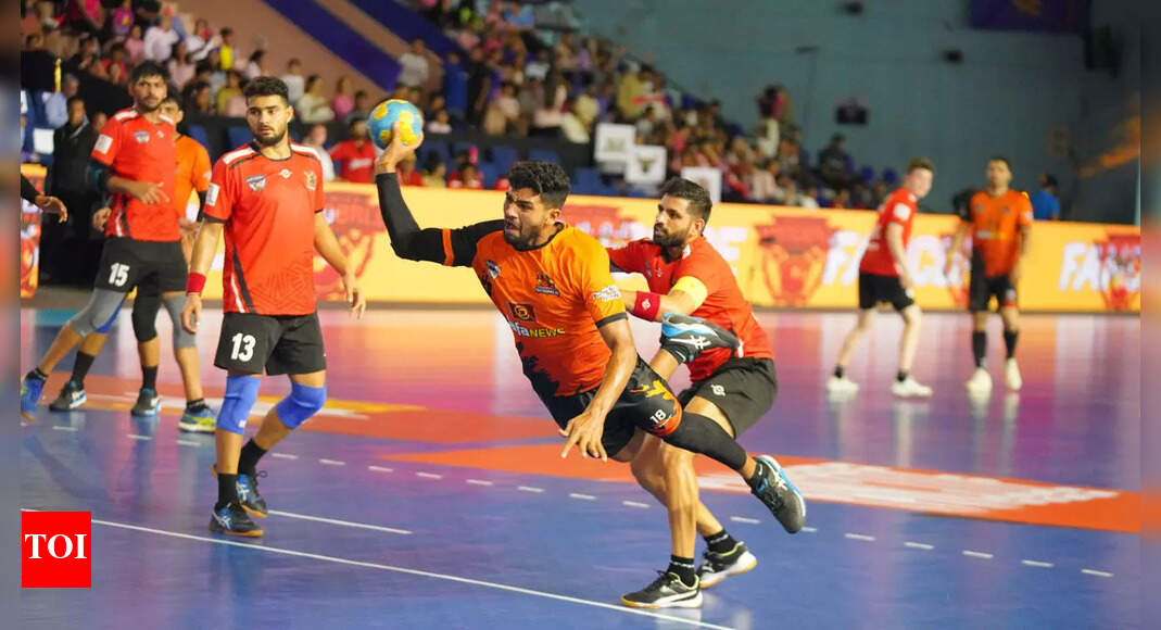 Premier Handball League leaders Maharashtra Ironmen players have ...