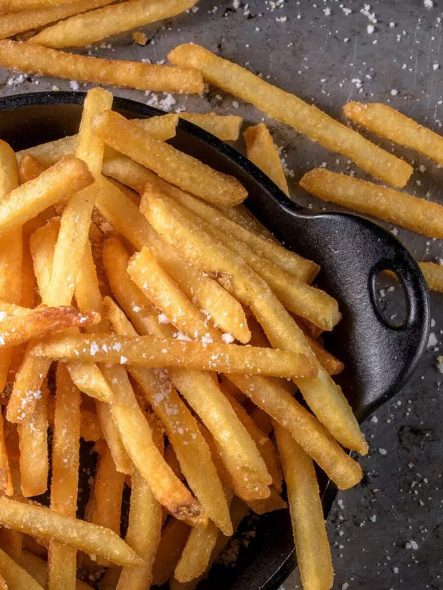 How to make no-oil Bengali Aloo Bhaja at home | Times of India