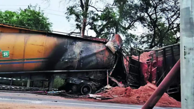 2 drivers dead as trucks collide & burst in flames | Agra News - Times of India