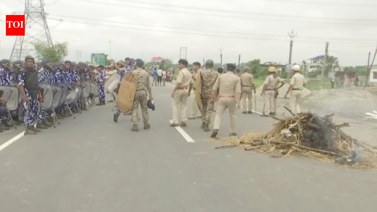naxal bari: WB: Police team deployed in Hatighisa village after mob ...