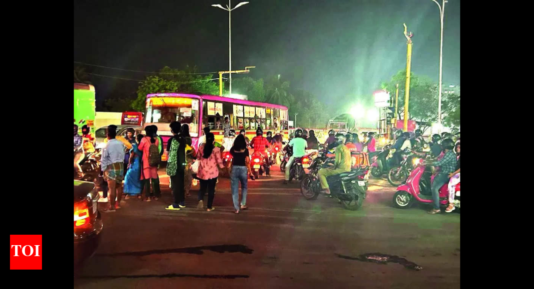 Infra work creates bottlenecks for commuters | Chennai News - Times of ...