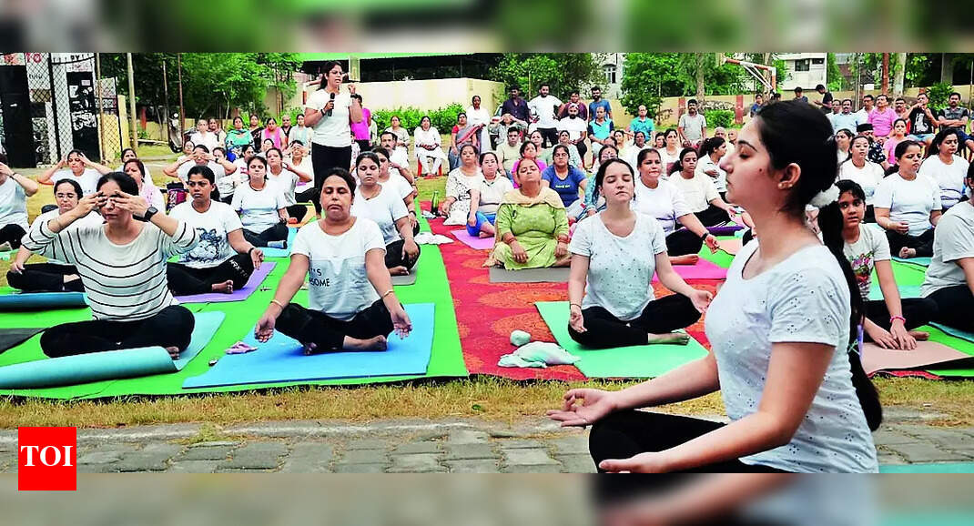 Govt Officials, Netas, Students Take Part In Mega Yoga Event | Kanpur ...