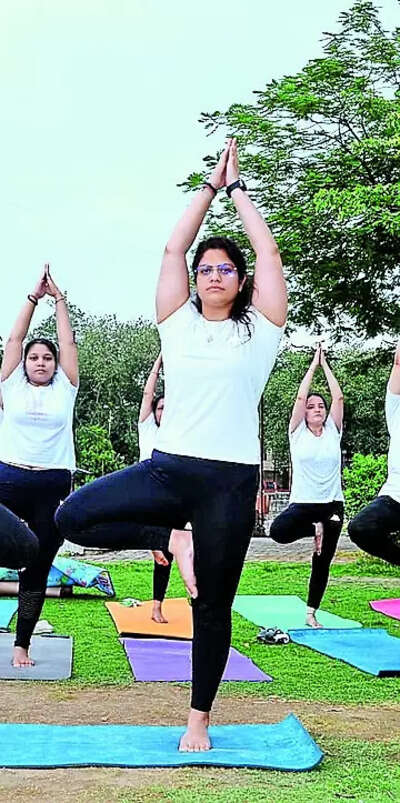 Govt Officials, Netas, Students Take Part In Mega Yoga Event | Kanpur ...