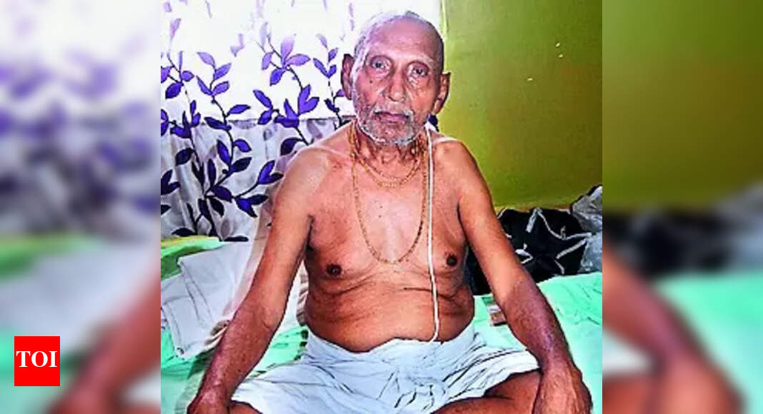 Yoga A Part Of Life For 126-yr-old Baba Sivanand | Varanasi News ...