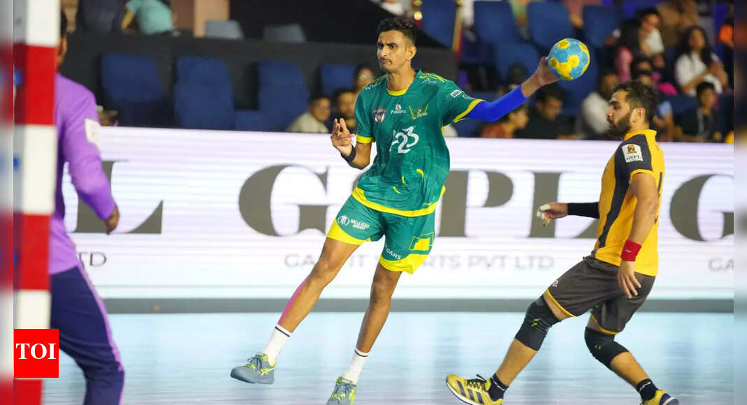 Golden Eagles Uttar Pradesh stun Delhi Panzers to keep semi-final hopes ...