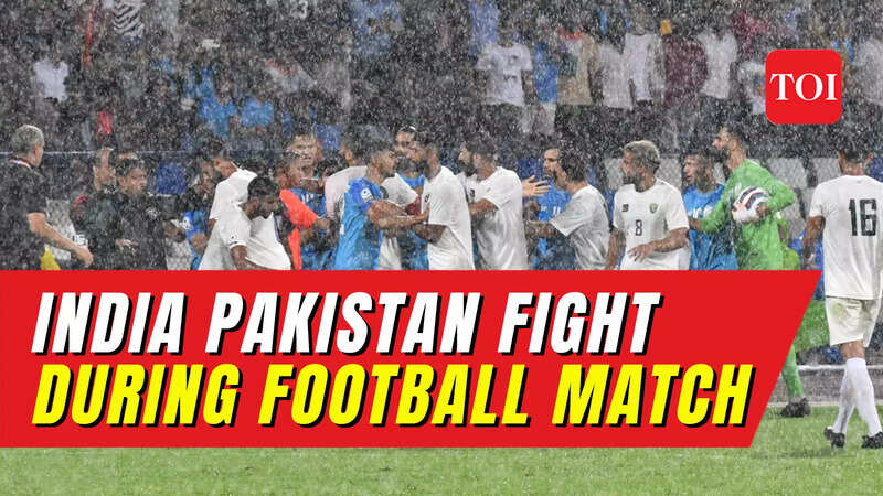 WATCH: India Vs Pakistan on ground fight viral video during SAFF ...