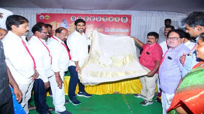 TDP leader Nara Lokesh launches website for handloom workers | Amaravati News - Times of India