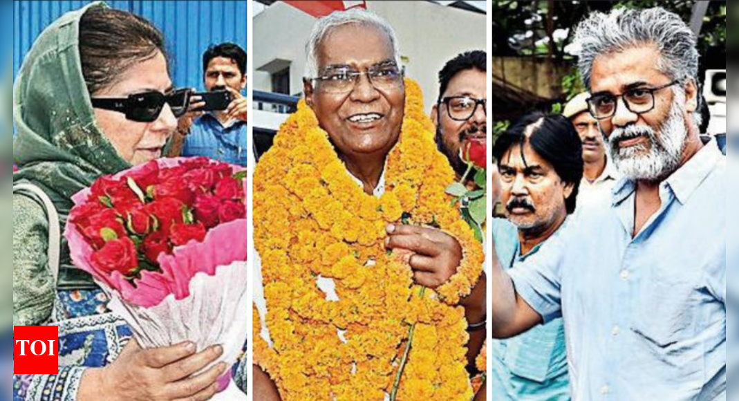 Kejri offers prayers at gurdwara, Mehbooba visits religious sites ...