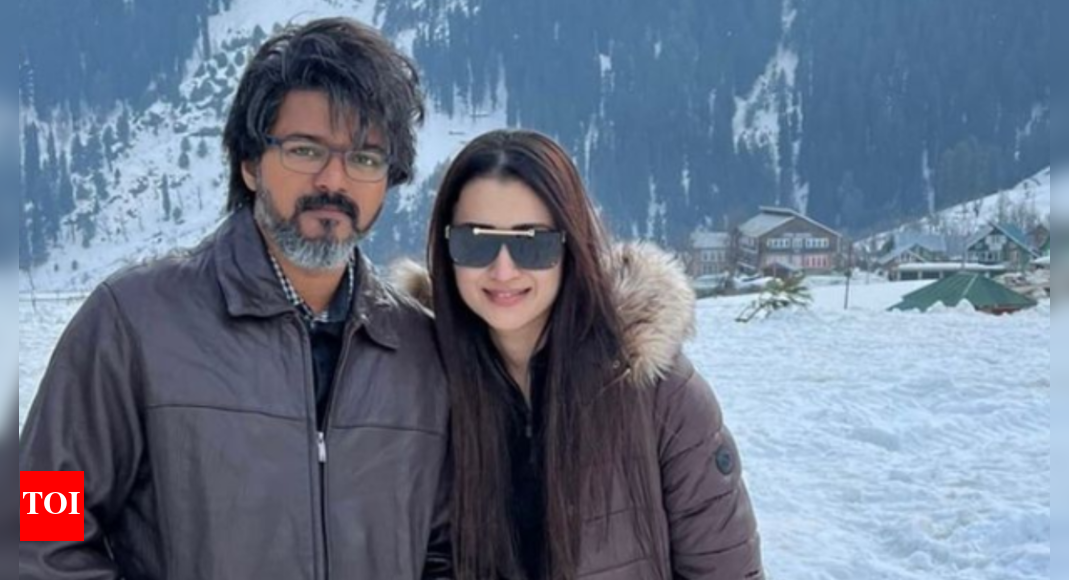 Trisha shares an unseen pic from the sets of 'Leo'; the actress wishes ...