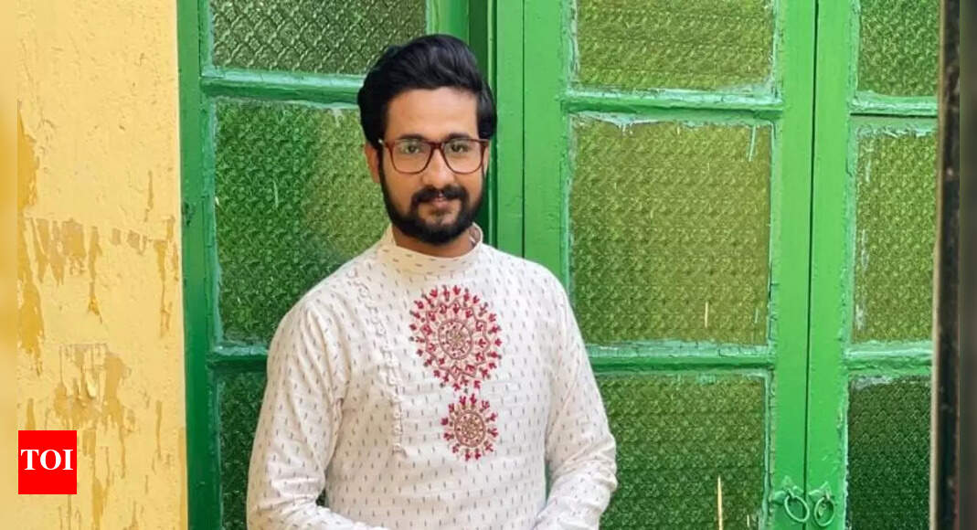 Actor Writwik Mukherjee turns a year older - Times of India