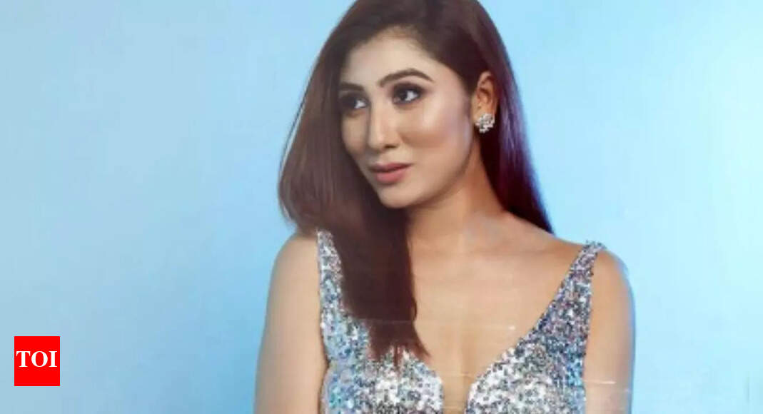 Watch: Netri Trivedi shines bright in shimmery attire | Gujarati Movie ...