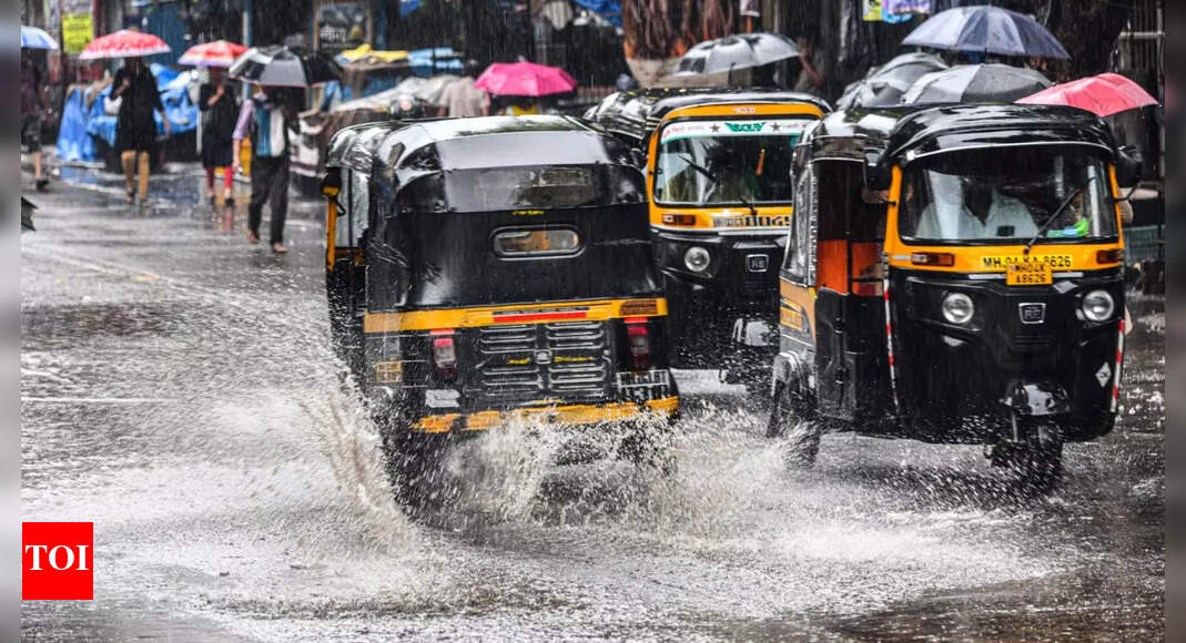 Mumbai Wakes Up To Rain Imd Predicts More Showers Mumbai News