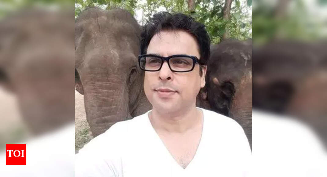 A star-studded evening at Debdut Ghosh's Aador premiere | Bengali Movie ...