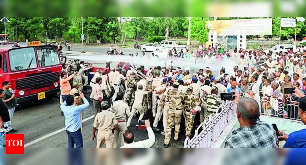 Cisf ‘attacks’ Workers Demanding Reopening Of Bokaro Dolomite Mines | Ranchi News - Times of India