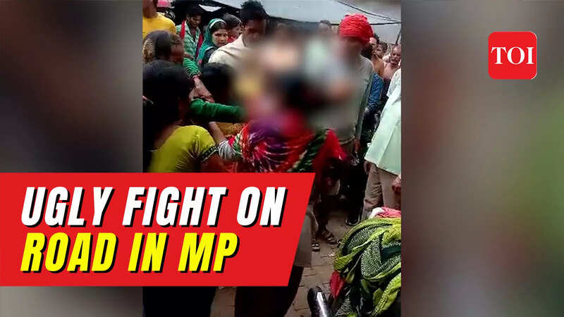 On cam: Fierce fight erupts between women on road in MP's Niwari